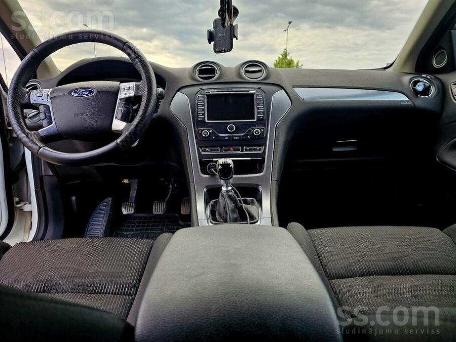 Balts Ford Mondeo 2013 Rīga, ar dzinēja tilpumu 2.20 L un nobraukumu 401 tūkst. km par 5350 €, foto 10 vietnē AUTOMOTO.COM.LV