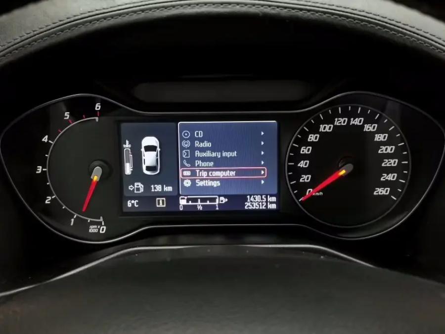Balts Ford Mondeo 2013 Rīga, ar dzinēja tilpumu 2.20 L un nobraukumu 254 tūkst. km par 6390 €, foto 9 vietnē AUTOMOTO.COM.LV