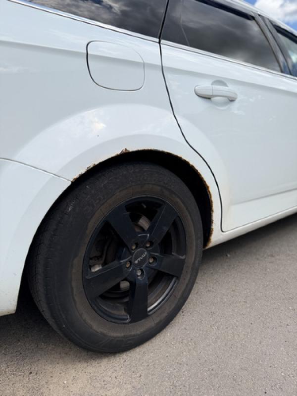 White Ford Mondeo 2013 in Valga, with an engine capacity of 1.60 L and mileage of 285 thousand km for 5199 €, photo 8 on AUTOMOTO.COM.LV