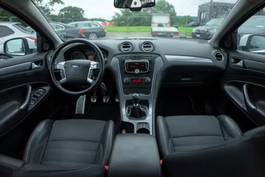 White Ford Mondeo 2014 in Liepaja, with an engine capacity of 1.60 L and mileage of 329 thousand km for 5950 €, photo 9 on AUTOMOTO.COM.LV