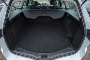 White Ford Mondeo 2014 in Liepaja, with an engine capacity of 1.60 L and mileage of 329 thousand km for 5950 €, photo 12 on AUTOMOTO.COM.LV