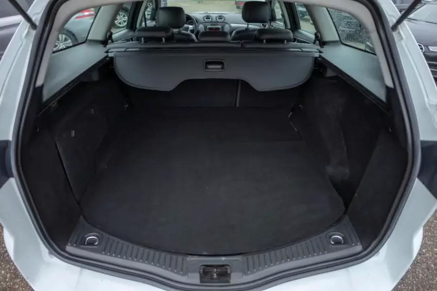 White Ford Mondeo 2014 in Liepaja, with an engine capacity of 1.60 L and mileage of 329 thousand km for 5950 €, photo 12 on AUTOMOTO.COM.LV