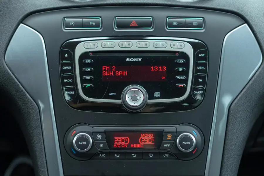 White Ford Mondeo 2014 in Liepaja, with an engine capacity of 1.60 L and mileage of 329 thousand km for 5950 €, photo 16 on AUTOMOTO.COM.LV