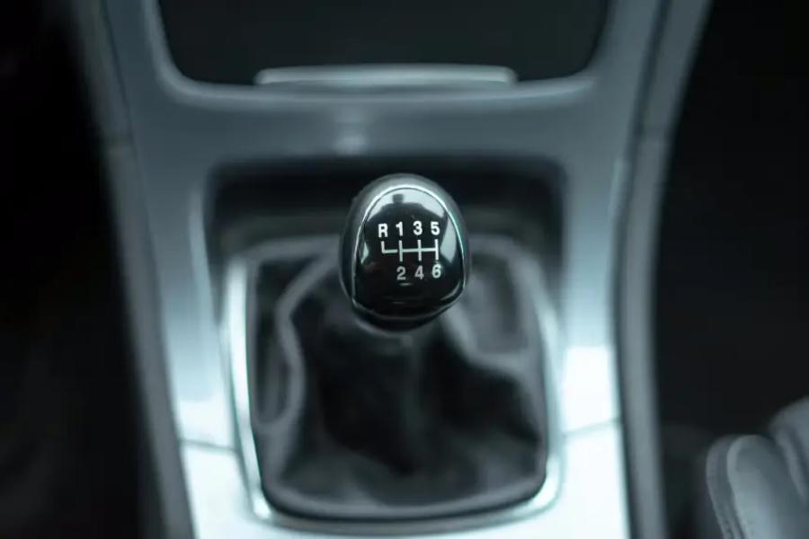White Ford Mondeo 2014 in Liepaja, with an engine capacity of 1.60 L and mileage of 329 thousand km for 5950 €, photo 17 on AUTOMOTO.COM.LV