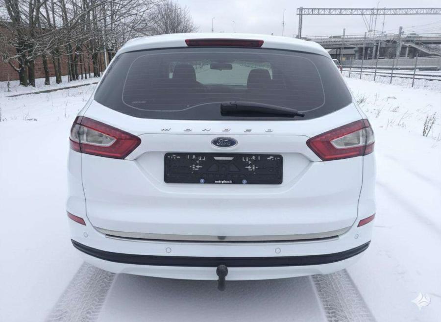White Ford Mondeo 2015 in Siauliai, with an engine capacity of 2.00 L and mileage of 298 thousand km for 5750 €, photo 5 on AUTOMOTO.COM.LV