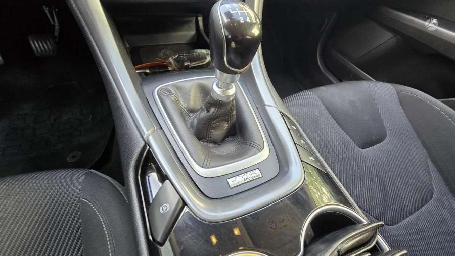 White Ford Mondeo 2015 in Kaunas, with an engine capacity of 2.00 L and mileage of 300 thousand km for 4499 €, photo 14 on AUTOMOTO.COM.LV