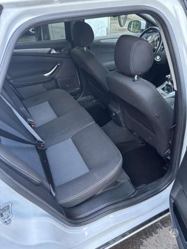 Balts Ford Mondeo 2015 Visaginas, ar dzinēja tilpumu 1.56 L un nobraukumu 265 tūkst. km par 3900 €, foto 10 vietnē AUTOMOTO.COM.LV
