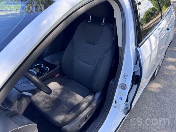 White Ford Mondeo 2015 in Jurmala, with an engine capacity of 2.00 L and mileage of 0 thousand km for 5300 €, photo 8 on AUTOMOTO.COM.LV