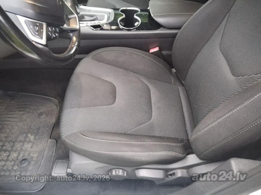 White Ford Mondeo 2016 in Tallinn, with an engine capacity of 2.00 L and mileage of 346 thousand km for 5500 €, photo 13 on AUTOMOTO.COM.LV