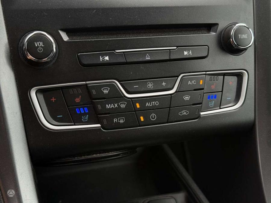 White Ford Mondeo 2016 in Taurage, with an engine capacity of 2.00 L and mileage of 283 thousand km for 7500 €, photo 14 on AUTOMOTO.COM.LV