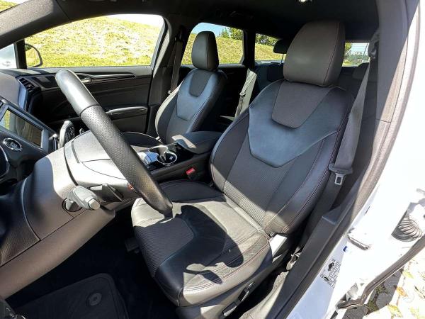 White Ford Mondeo 2017 in Kaunas, with an engine capacity of 2.00 L and mileage of 263 thousand km for 9950 €, photo 4 on AUTOMOTO.COM.LV