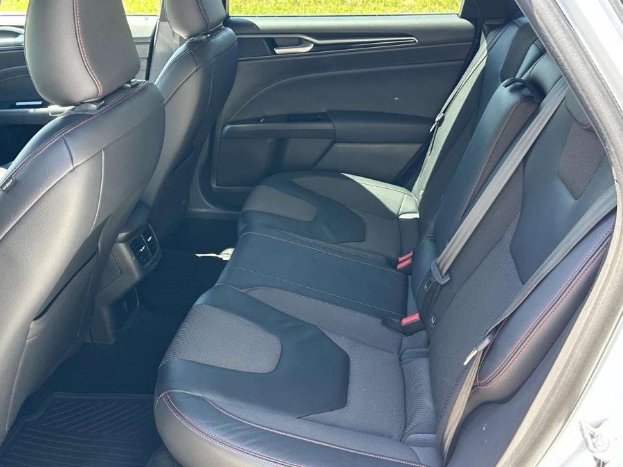 Balts Ford Mondeo 2017 Kauņa, ar dzinēja tilpumu 2.00 L un nobraukumu 263 tūkst. km par 9950 €, foto 21 vietnē AUTOMOTO.COM.LV