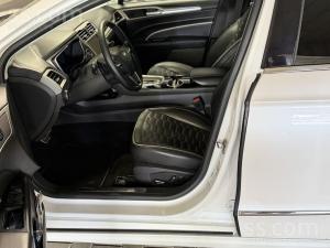 White Ford Mondeo 2017 in Riga, with an engine capacity of 2.00 L and mileage of 322 thousand km for 8999 €, photo 9 on AUTOMOTO.COM.LV