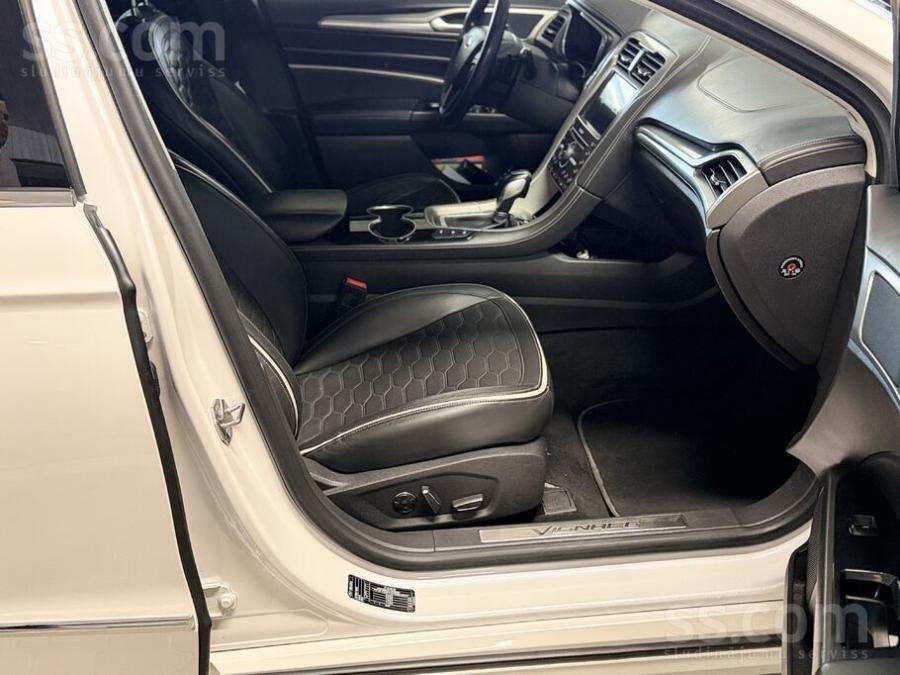White Ford Mondeo 2017 in Riga, with an engine capacity of 2.00 L and mileage of 322 thousand km for 8999 €, photo 10 on AUTOMOTO.COM.LV