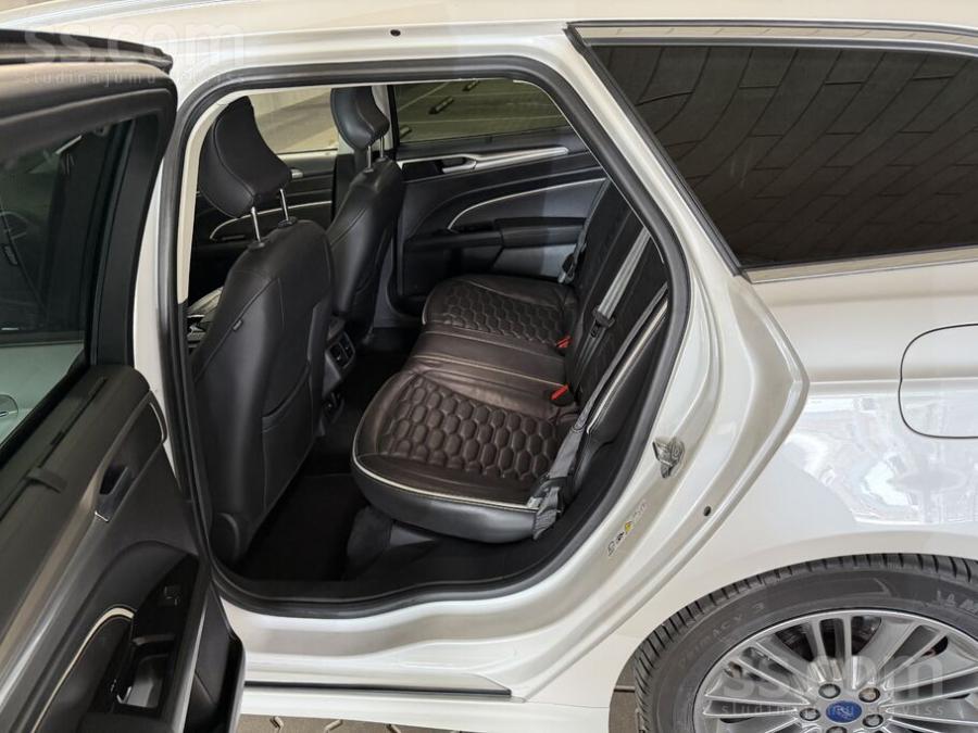 White Ford Mondeo 2017 in Riga, with an engine capacity of 2.00 L and mileage of 322 thousand km for 8999 €, photo 11 on AUTOMOTO.COM.LV