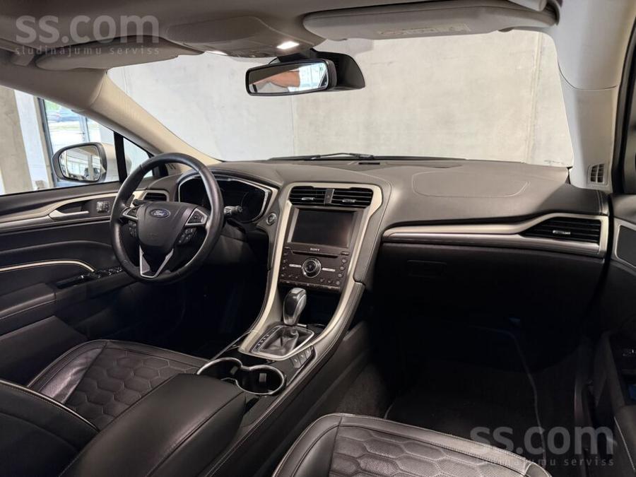 White Ford Mondeo 2017 in Riga, with an engine capacity of 2.00 L and mileage of 322 thousand km for 8999 €, photo 13 on AUTOMOTO.COM.LV