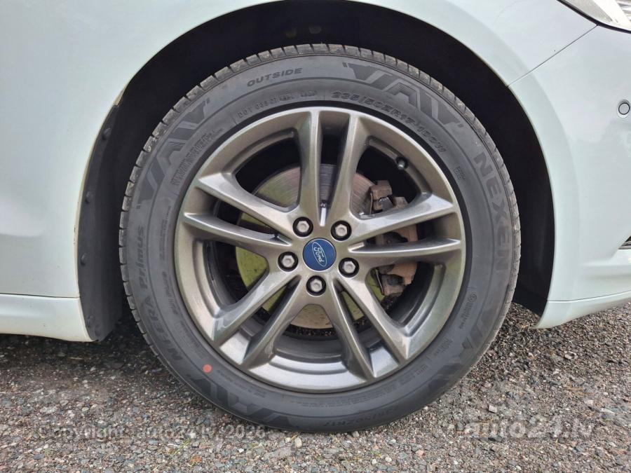 Balts Ford Mondeo 2017 Tallina, ar dzinēja tilpumu 2.00 L un nobraukumu 184 tūkst. km par 12500 €, foto 16 vietnē AUTOMOTO.COM.LV