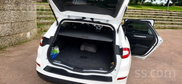 White Ford Mondeo 2018 in Riga, with an engine capacity of 2.00 L and mileage of 288 thousand km for 13500 €, photo 4 on AUTOMOTO.COM.LV