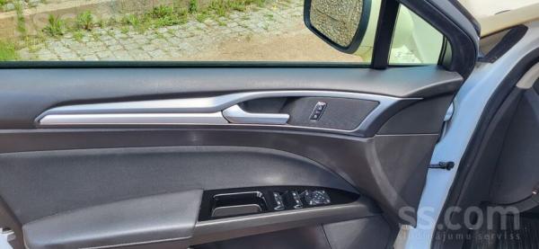 White Ford Mondeo 2018 in Riga, with an engine capacity of 2.00 L and mileage of 288 thousand km for 13500 €, photo 10 on AUTOMOTO.COM.LV