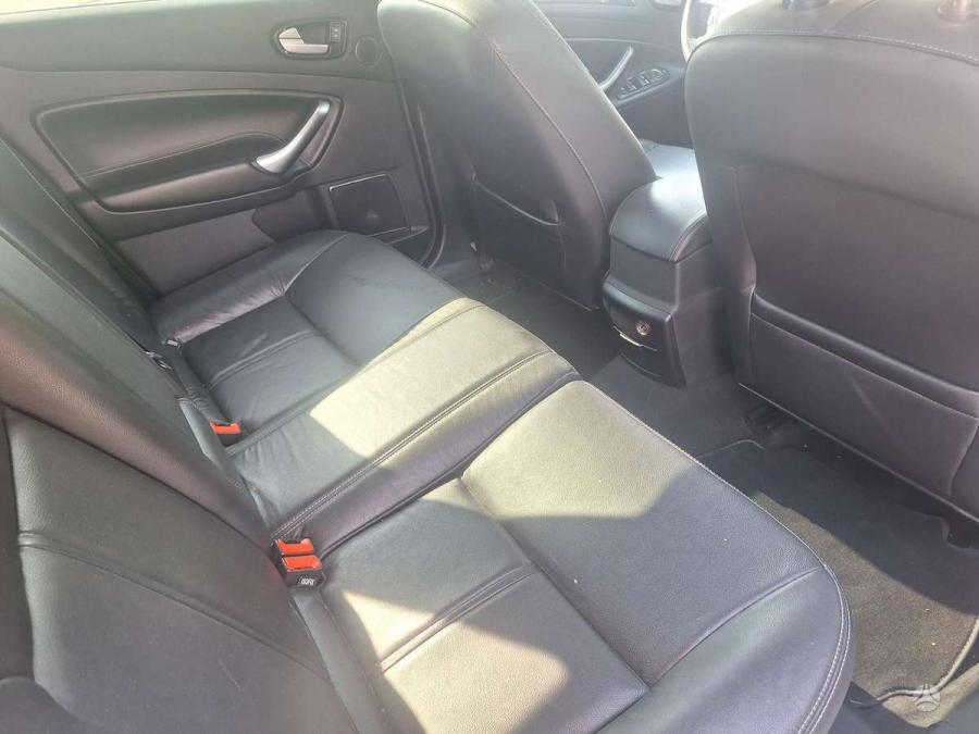 Yellow Ford Mondeo 2010 in Marijampole, with an engine capacity of 1.75 L and mileage of 248 thousand km for 2750 €, photo 16 on AUTOMOTO.COM.LV