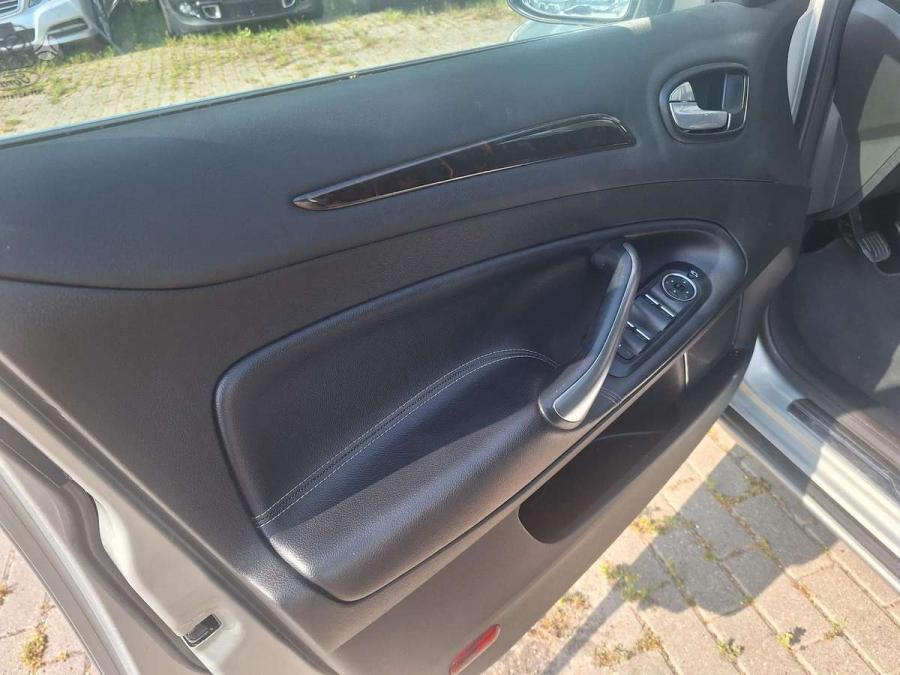 Yellow Ford Mondeo 2010 in Marijampole, with an engine capacity of 1.75 L and mileage of 248 thousand km for 2750 €, photo 18 on AUTOMOTO.COM.LV