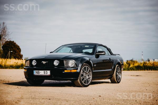 Black Ford Mustang 2005 in Jelgava, with an engine capacity of 4.60 L and mileage of 265 thousand km for 12800 €, photo 3 on AUTOMOTO.COM.LV