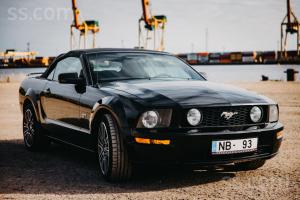 Black Ford Mustang 2005 in Jelgava, with an engine capacity of 4.60 L and mileage of 265 thousand km for 12800 €, photo  on AUTOMOTO.COM.LV