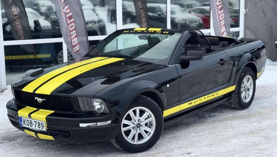Black Ford Mustang 2006 in Radviliskis, with an engine capacity of 4.00 L and mileage of 87 thousand km for 9950 €, photo 1 on AUTOMOTO.COM.LV