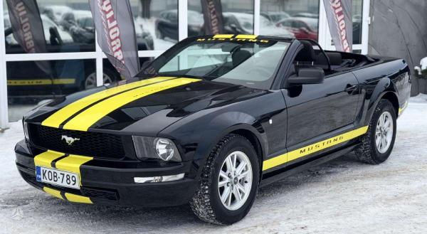 Black Ford Mustang 2006 in Radviliskis, with an engine capacity of 4.00 L and mileage of 87 thousand km for 9950 €, photo 5 on AUTOMOTO.COM.LV