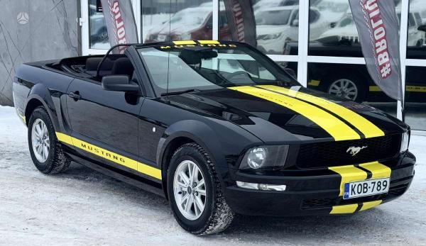Black Ford Mustang 2006 in Radviliskis, with an engine capacity of 4.00 L and mileage of 87 thousand km for 9950 €, photo 6 on AUTOMOTO.COM.LV