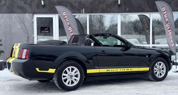 Black Ford Mustang 2006 in Radviliskis, with an engine capacity of 4.00 L and mileage of 87 thousand km for 9950 €, photo 9 on AUTOMOTO.COM.LV