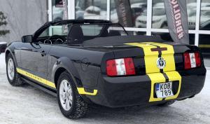 Black Ford Mustang 2006 in Radviliskis, with an engine capacity of 4.00 L and mileage of 87 thousand km for 9950 €, photo 12 on AUTOMOTO.COM.LV