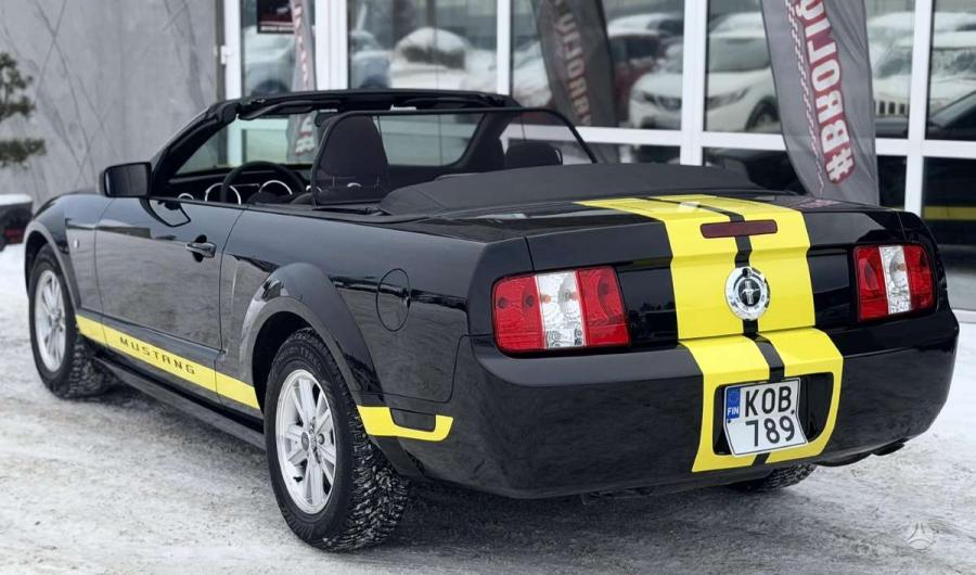 Black Ford Mustang 2006 in Radviliskis, with an engine capacity of 4.00 L and mileage of 87 thousand km for 9950 €, photo 12 on AUTOMOTO.COM.LV