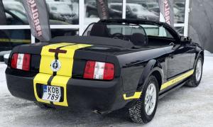 Black Ford Mustang 2006 in Radviliskis, with an engine capacity of 4.00 L and mileage of 87 thousand km for 9950 €, photo 13 on AUTOMOTO.COM.LV