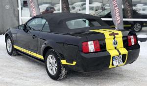 Black Ford Mustang 2006 in Radviliskis, with an engine capacity of 4.00 L and mileage of 87 thousand km for 9950 €, photo 20 on AUTOMOTO.COM.LV