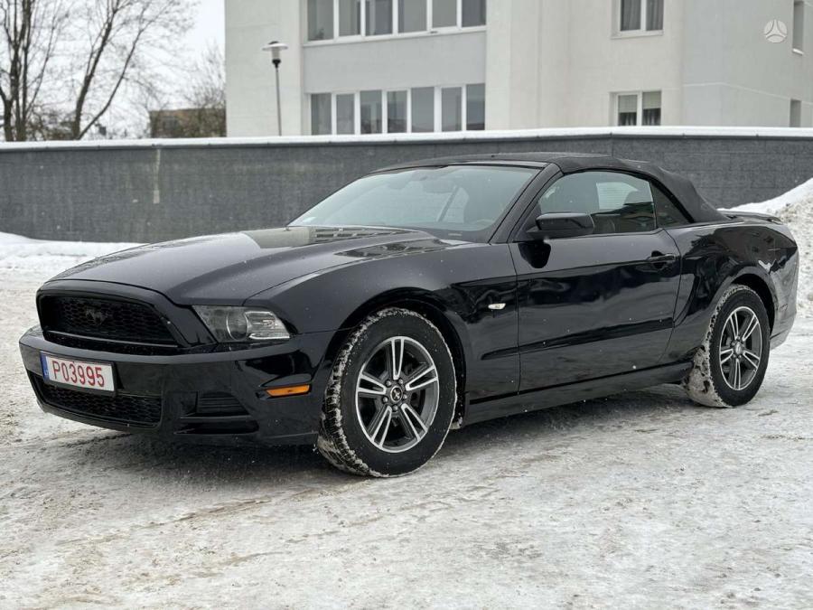 Melns Ford Mustang 2013 Ukmergė, ar dzinēja tilpumu 3.73 L un nobraukumu 125 tūkst. km par 7900 €, foto 1 vietnē AUTOMOTO.COM.LV