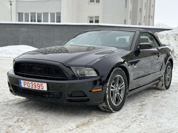 Black Ford Mustang 2013 in Ukmerge, with an engine capacity of 3.73 L and mileage of 125 thousand km for 7900 €, photo 2 on AUTOMOTO.COM.LV