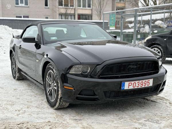 Black Ford Mustang 2013 in Ukmerge, with an engine capacity of 3.73 L and mileage of 125 thousand km for 7900 €, photo 3 on AUTOMOTO.COM.LV