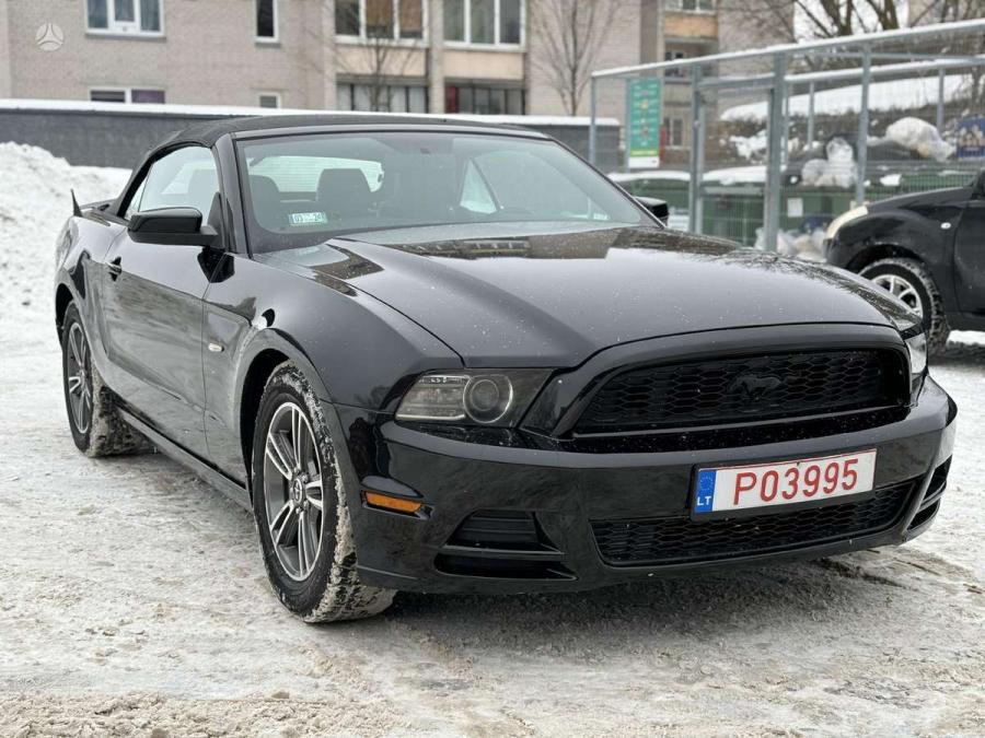 Melns Ford Mustang 2013 Ukmergė, ar dzinēja tilpumu 3.73 L un nobraukumu 125 tūkst. km par 7900 €, foto 3 vietnē AUTOMOTO.COM.LV
