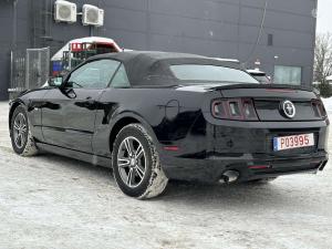 Melns Ford Mustang 2013 Ukmergė, ar dzinēja tilpumu 3.73 L un nobraukumu 125 tūkst. km par 7900 €, foto 5 vietnē AUTOMOTO.COM.LV