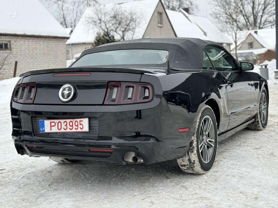 Melns Ford Mustang 2013 Ukmergė, ar dzinēja tilpumu 3.73 L un nobraukumu 125 tūkst. km par 7900 €, foto 8 vietnē AUTOMOTO.COM.LV