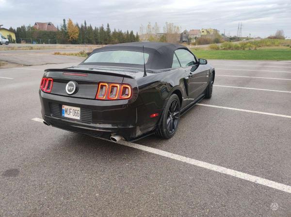 Melns Ford Mustang 2013 Kauņa, ar dzinēja tilpumu 5.00 L un nobraukumu 125 tūkst. km par 26000 €, foto 7 vietnē AUTOMOTO.COM.LV