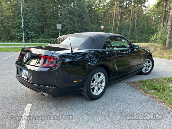 Melns Ford Mustang 2014 Tallina, ar dzinēja tilpumu 3.70 L un nobraukumu 163 tūkst. km par 14900 €, foto 3 vietnē AUTOMOTO.COM.LV