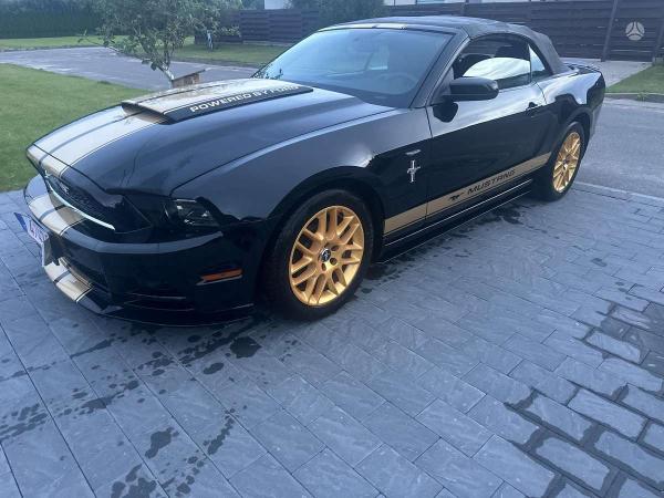 Black Ford Mustang 2014 in Silale, with an engine capacity of 3.73 L and mileage of 215 thousand km for 10500 €, photo 2 on AUTOMOTO.COM.LV