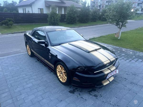 Black Ford Mustang 2014 in Silale, with an engine capacity of 3.73 L and mileage of 215 thousand km for 10500 €, photo 4 on AUTOMOTO.COM.LV