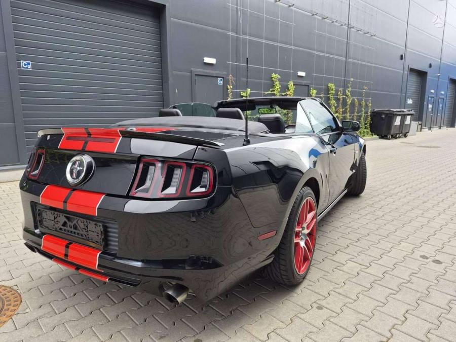 Black Ford Mustang 2014 in Klaipeda, with an engine capacity of 3.70 L and mileage of 184 thousand km for 12900 €, photo 5 on AUTOMOTO.COM.LV