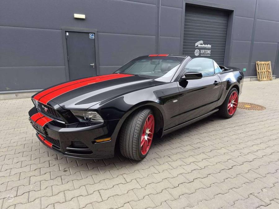 Black Ford Mustang 2014 in Klaipeda, with an engine capacity of 3.70 L and mileage of 184 thousand km for 12900 €, photo 7 on AUTOMOTO.COM.LV