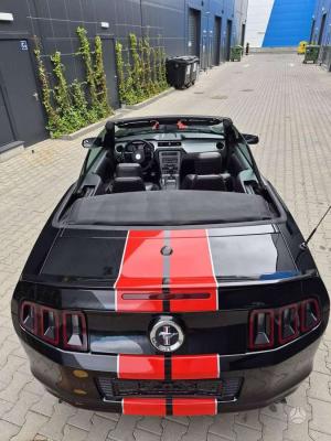 Black Ford Mustang 2014 in Klaipeda, with an engine capacity of 3.70 L and mileage of 184 thousand km for 12900 €, photo 8 on AUTOMOTO.COM.LV