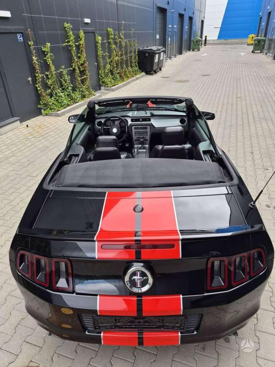 Black Ford Mustang 2014 in Klaipeda, with an engine capacity of 3.70 L and mileage of 184 thousand km for 12900 €, photo 8 on AUTOMOTO.COM.LV
