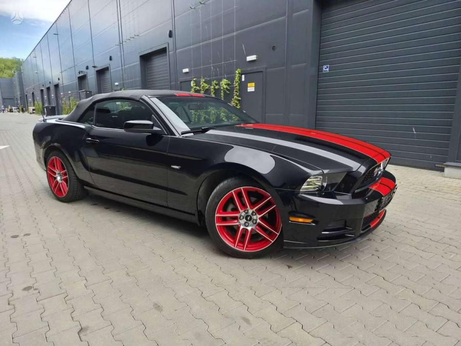 Black Ford Mustang 2014 in Klaipeda, with an engine capacity of 3.70 L and mileage of 184 thousand km for 12900 €, photo 9 on AUTOMOTO.COM.LV